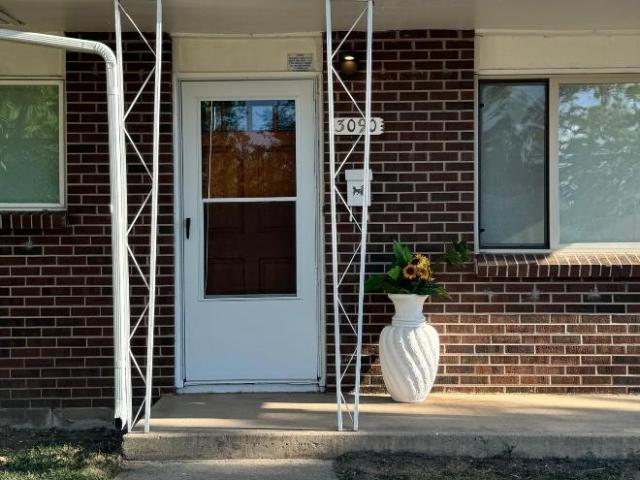 3 Br, 2 bath, Single Family 3090 Aurora Ave