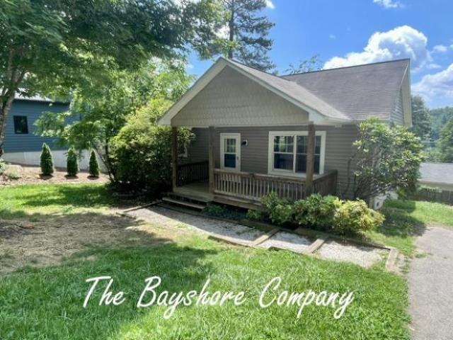 3 Br, 2 bath, Single Family 30 Lamb Ave