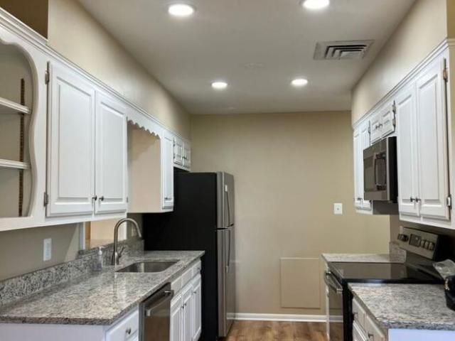 3 Br, 2 bath, Single Family 313 Valley View Avenue SW