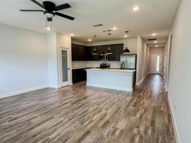 3 Br, 2 bath, Single Family 3105 Spencer St