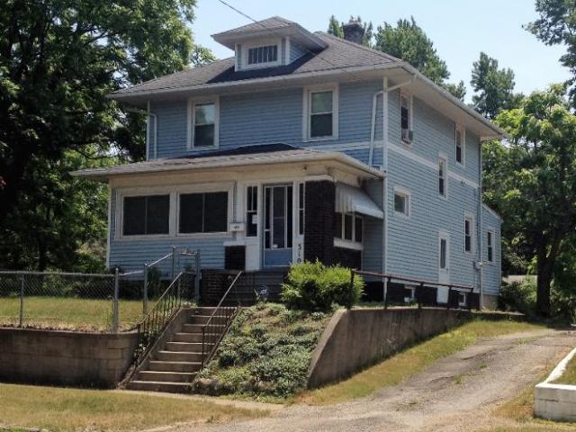 3 Br, 2 bath, Single Family 310 Howard St