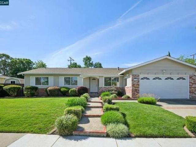 3 Br, 2 bath, Single Family 3114 Santa Paula Dr