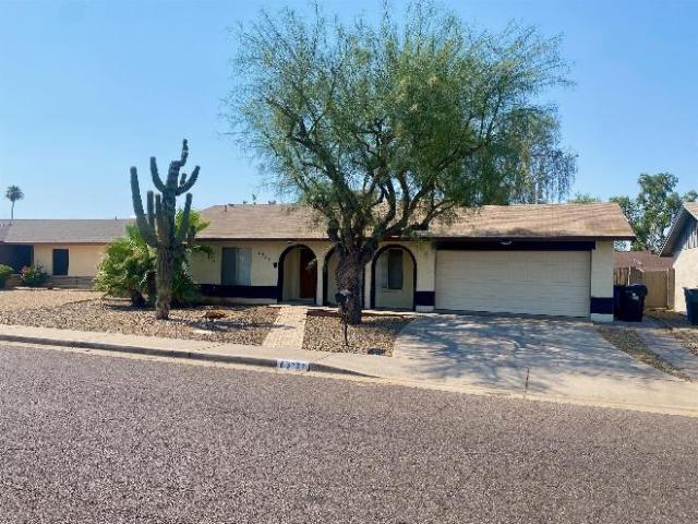 3 Br, 2 bath, Single Family 3137 West Campo Bello Drive