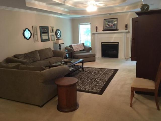 3 Br, 2 bath, Single Family 317 Farmington Dr