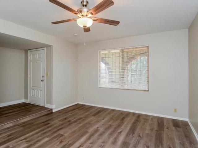 3 Br, 2 bath, Single Family 3140 E Caballero St