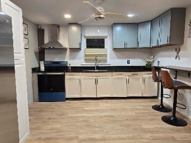 3 Br, 2 bath, Single Family 319 Union St