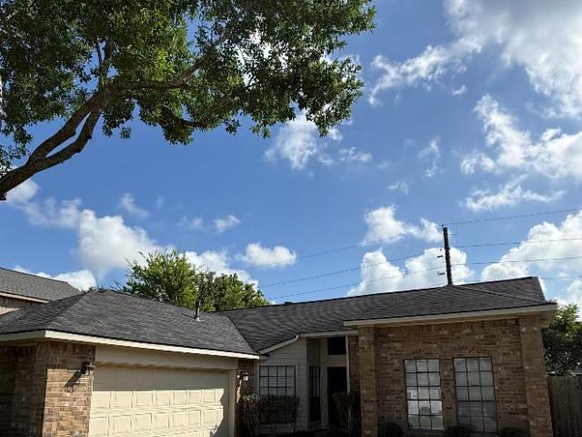 3 Br, 2 bath, Single Family 3211 Mesquite Dr