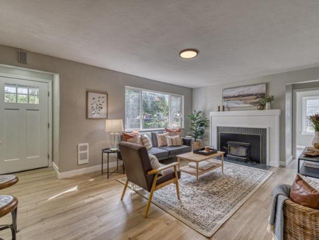 3 Br, 2 bath, Single Family 3223 Herren Ave
