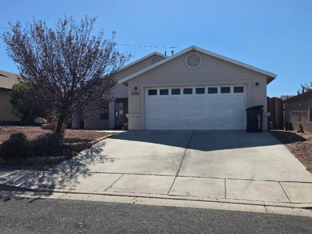 3 Br, 2 bath, Single Family 3225 N Yavapai St