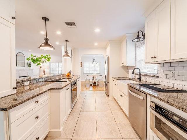 3 Br, 2 bath, Single Family 3227 N Orange Ave