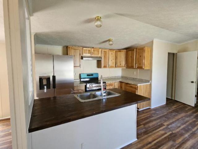 3 Br, 2 bath, Single Family 324 Front St