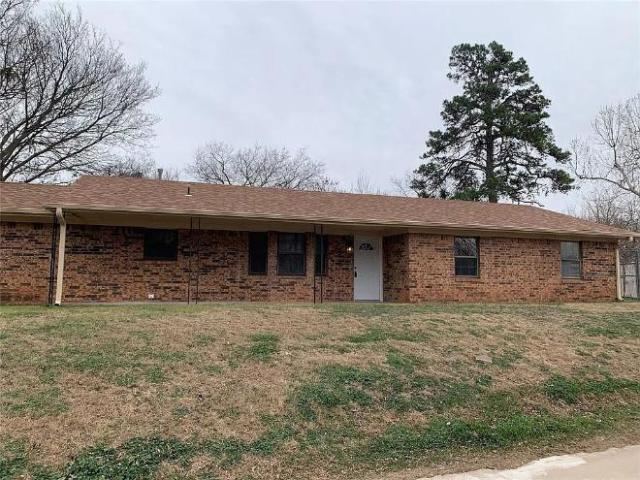 3 Br, 2 bath, Single Family 325 S 10th St