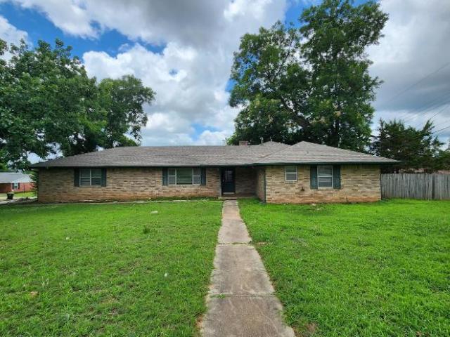 3 Br, 2 bath, Single Family 329 South Morrison Drive