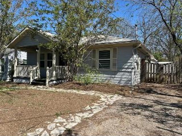 3 Br, 2 bath, Single Family 3303 Hollywood Ave