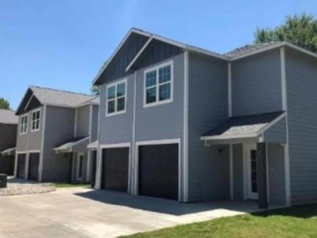 3 Br, 2 bath, Single Family 3320 Robin Lane