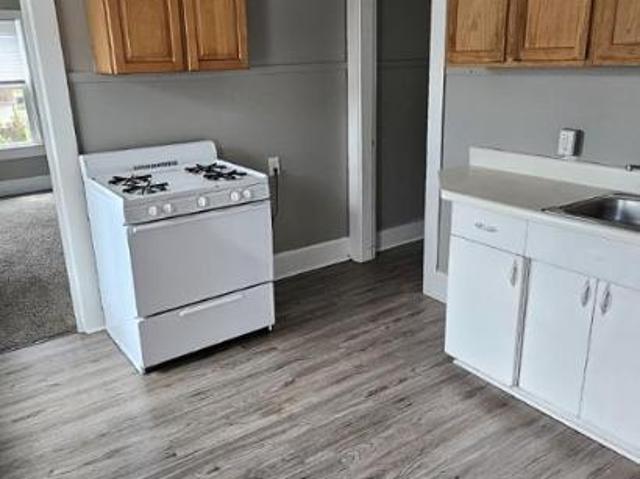 3 Br, 2 bath, Single Family 332 Fulton St