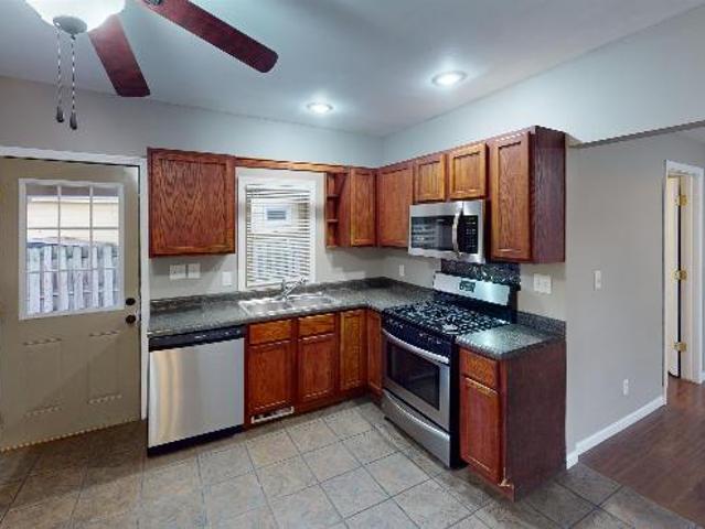3 Br, 2 bath, Single Family 337 West Chamberlin Street