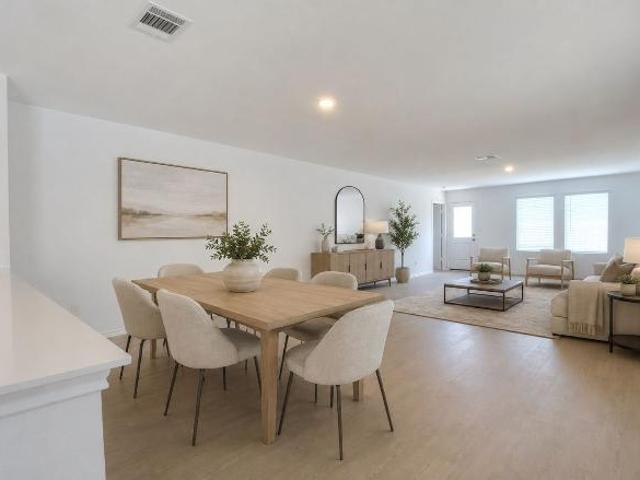 3 Br, 2 bath, Single Family 336 Dragonfly Park