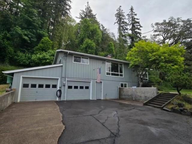 3 Br, 2 bath, Single Family 33727 McKenzie View Dr