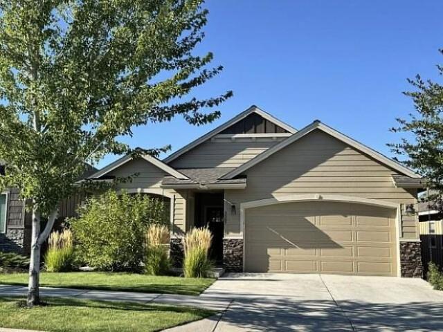 3 Br, 2 bath, Single Family 3387 NE Crystal Springs Dr