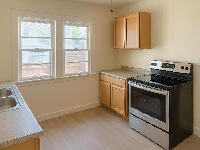 3 Br, 2 bath, Single Family 4409 Gifford Avenue