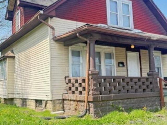 3 Br, 2 bath, Single Family 440 N Lasalle St