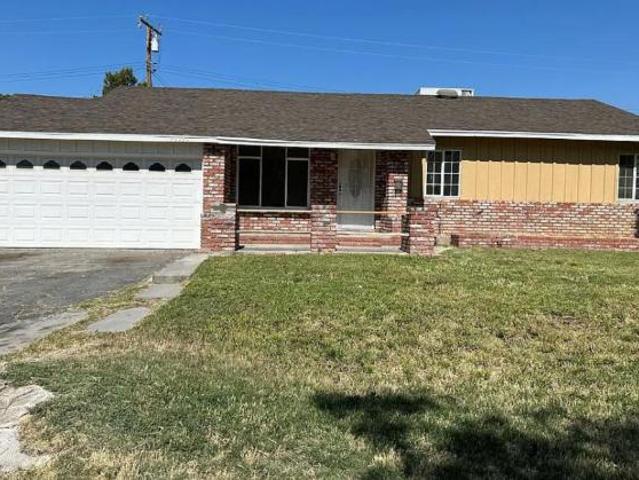 3 Br, 2 bath, Single Family 44141 11th St W