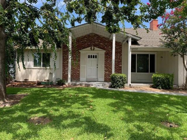 3 Br, 2 bath, Single Family 4455 A Pkwy