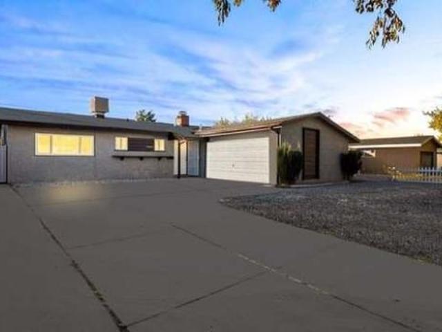 3 Br, 2 bath, Single Family 44702 4th St E