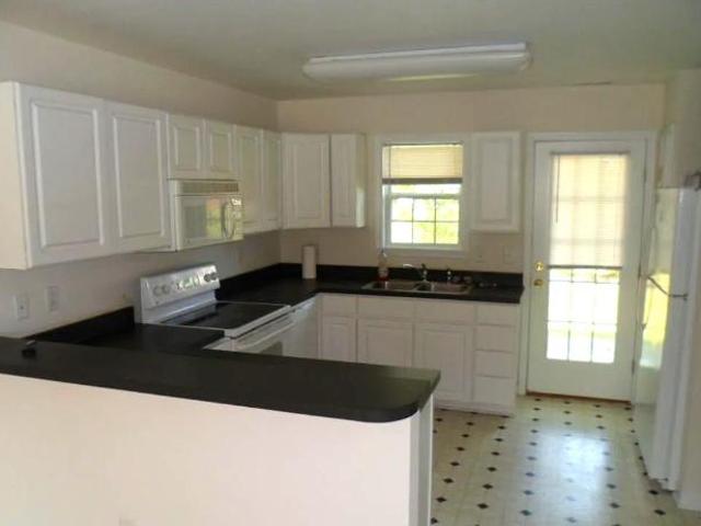 3 Br, 2 bath, Single Family 4513 Country Club Road