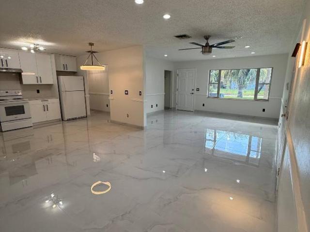 3 Br, 2 bath, Single Family 4519 Mills Ct