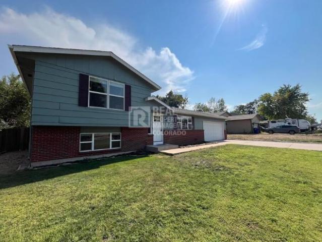 3 Br, 2 bath, Single Family 4524 W 1st St Rd