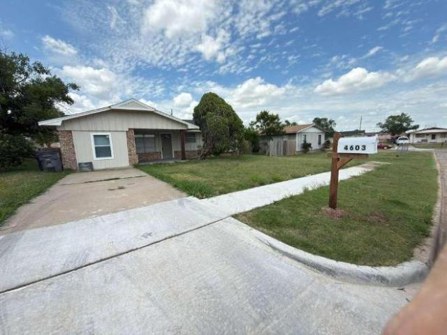 3 Br, 2 bath, Single Family 4603 SW H Ave