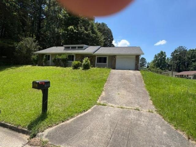 3 Br, 2 bath, Single Family 4610 Greenbriar Trl SW