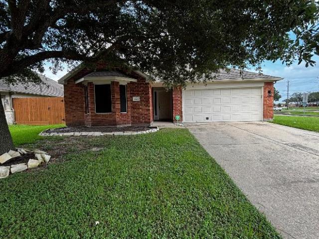 3 Br, 2 bath, Single Family 4623 Village Park Drive