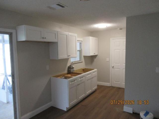3 Br, 2 bath, Single Family 4642 S Terry Ave