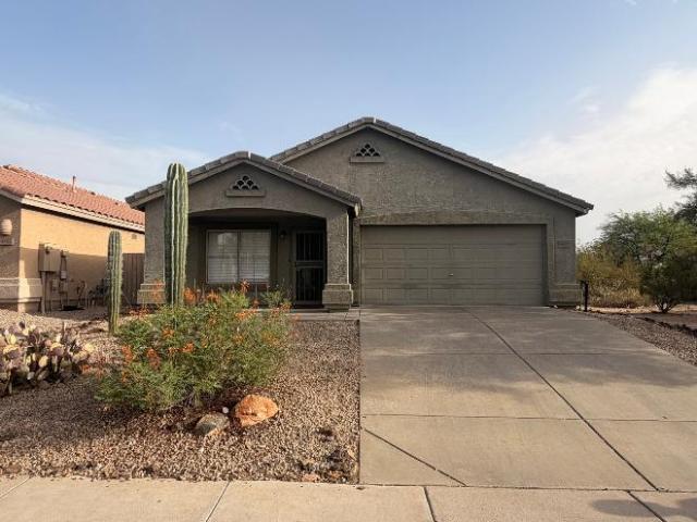 3 Br, 2 bath, Single Family 4657 E Matt Dillon Trl