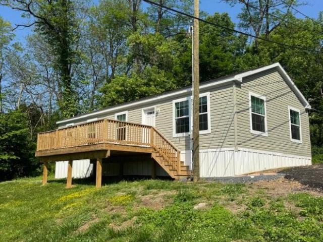 3 Br, 2 bath, Single Family 465 4 Royal Manor Rd