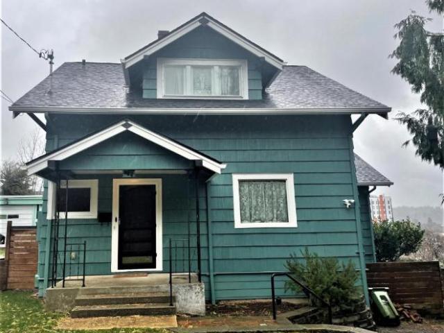 3 Br, 2 bath, Single Family 466 N 4th Ct