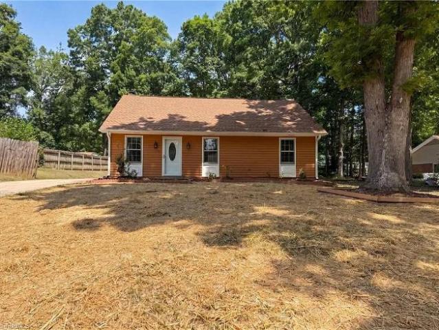 3 Br, 2 bath, Single Family 4708 Chaucer Dr