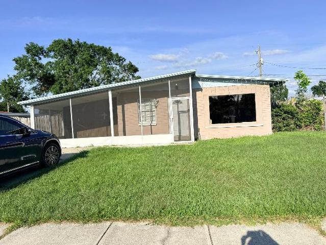 3 Br, 2 bath, Single Family 4715 Town N Country