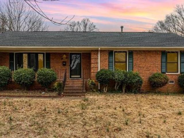 3 Br, 2 bath, Single Family 4815 Carriage Drive Cir