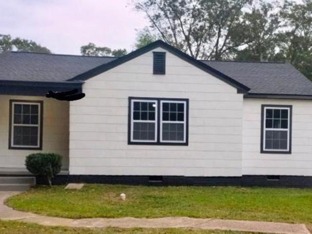 3 Br, 2 bath, Single Family 4858 Sheridan Dr
