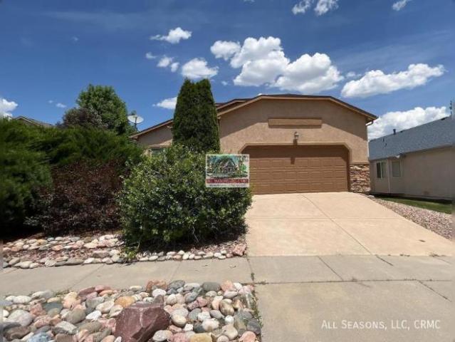 3 Br, 2 bath, Single Family 4928 Desert Varnish Dr