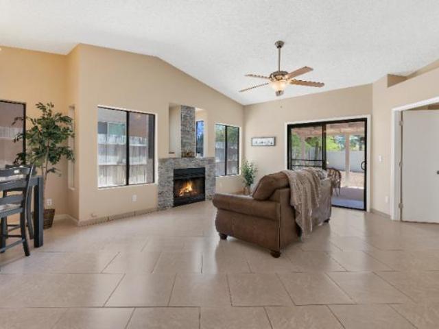 3 Br, 2 bath, Single Family 4979 W Condor Dr