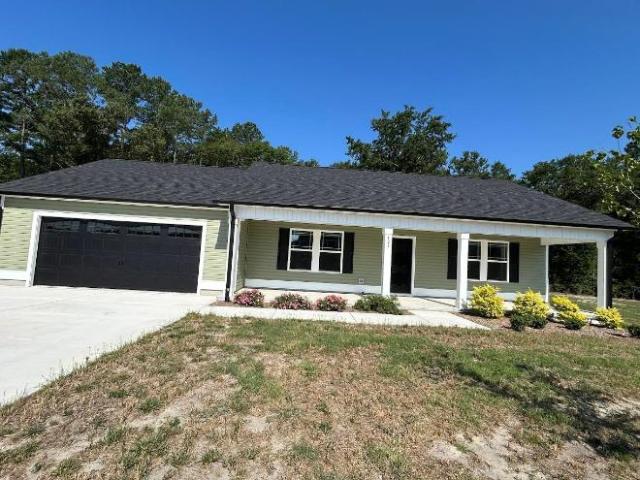 3 Br, 2 bath, Single Family 403 Grand Oaks Dr