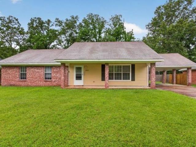 3 Br, 2 bath, Single Family 4003 W Lake Rd