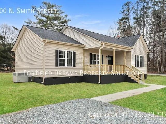 3 Br, 2 bath, Single Family 400 N Smith St