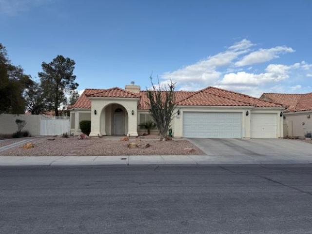3 Br, 2 bath, Single Family 4028 Forest Knoll Ln