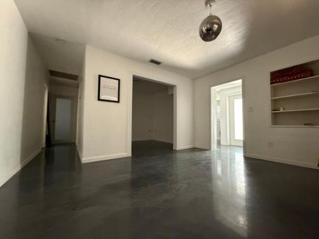 3 Br, 2 bath, Single Family 4034 S West Shore Blvd
